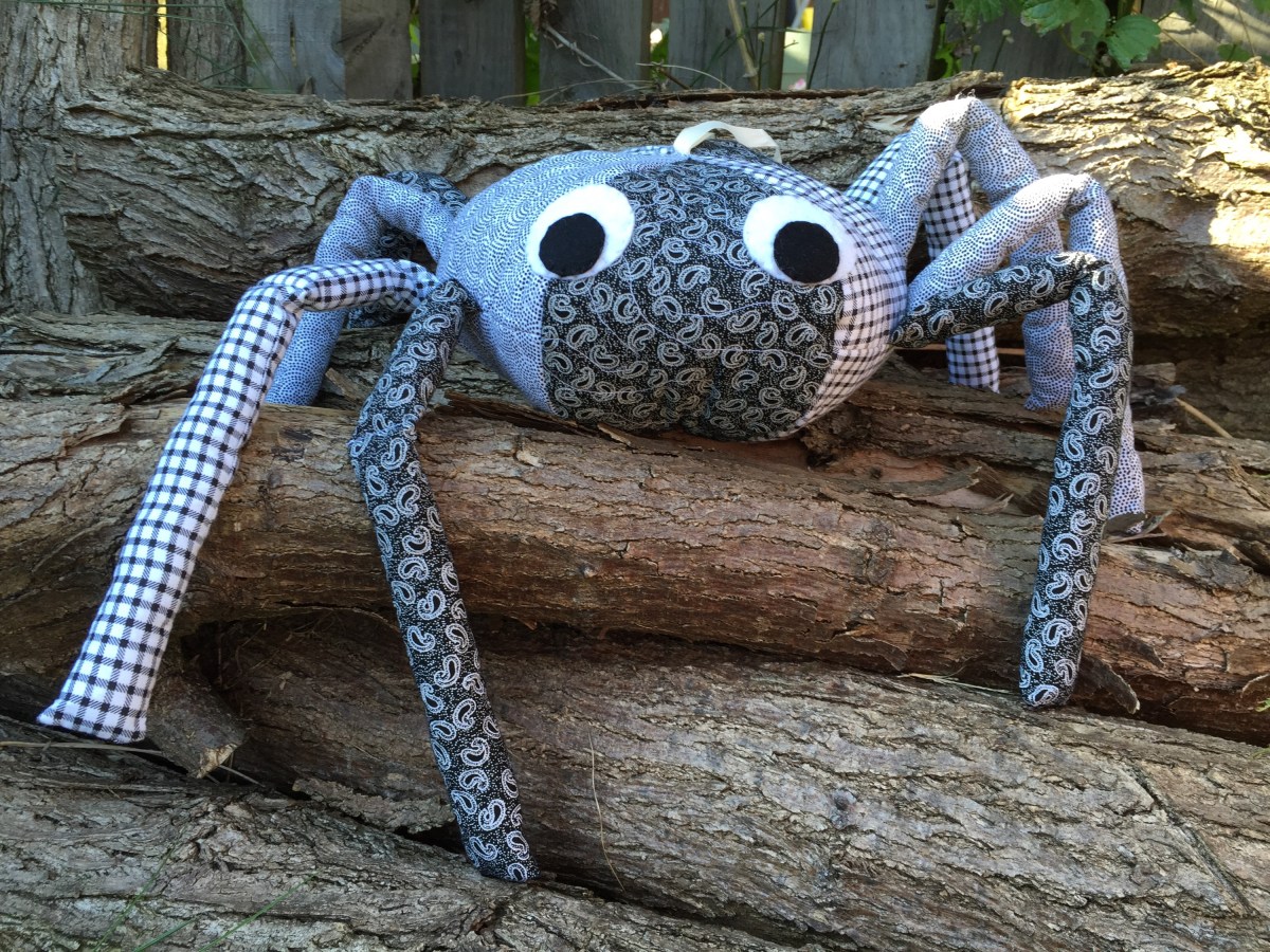 Halloween Giant Patchwork Spider Tutorial: Part 1 – Quilted Giant ...