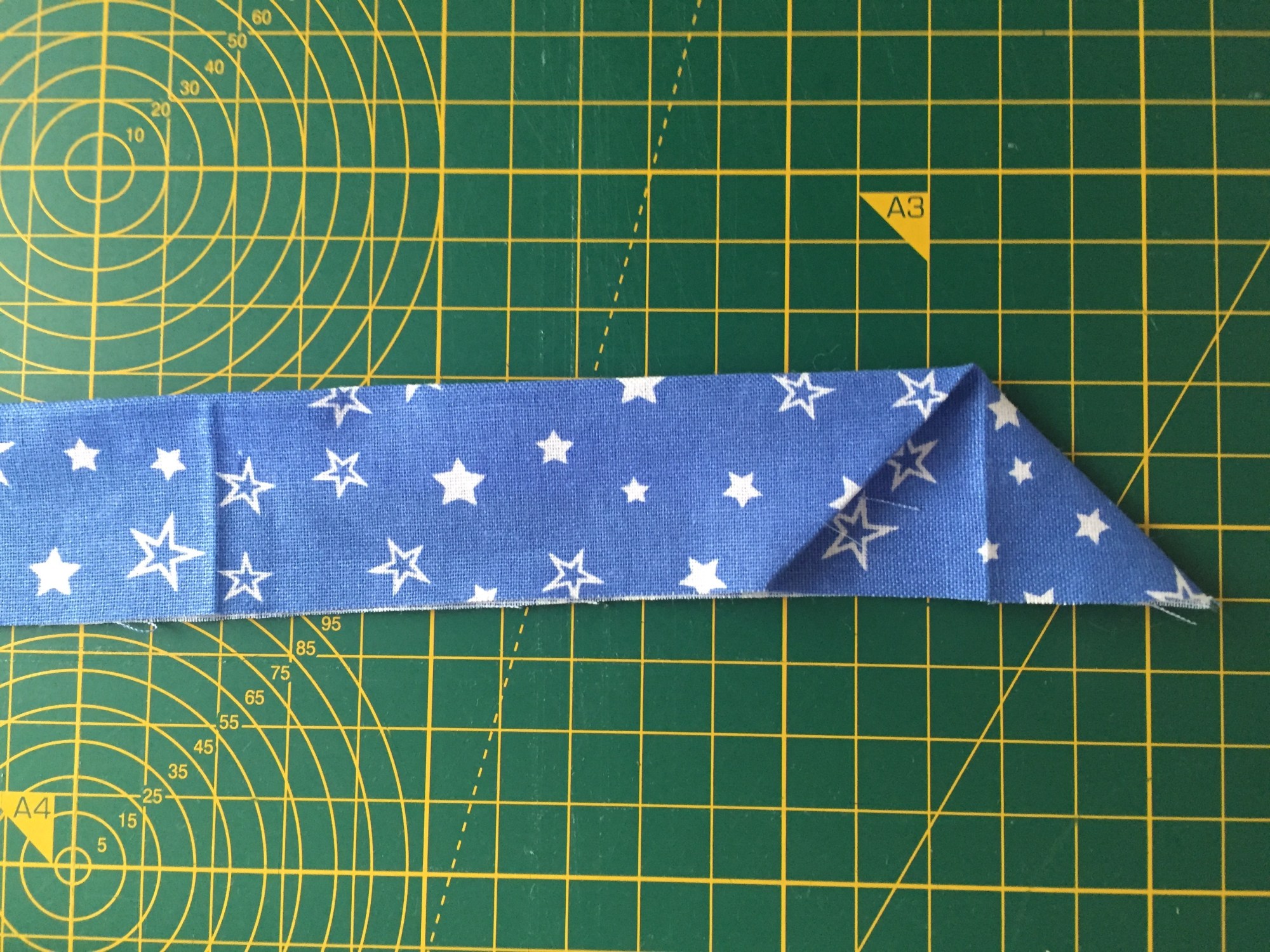 Sewing Tutorial: Mini Tumbling Blocks Quilt – HookStitchSew