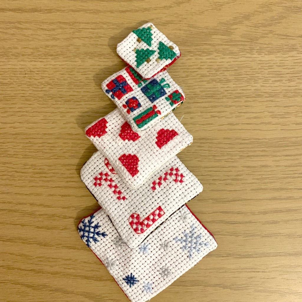 Sewing Tutorial: Folded Fabric Christmas Tree Decorations With Cross ...